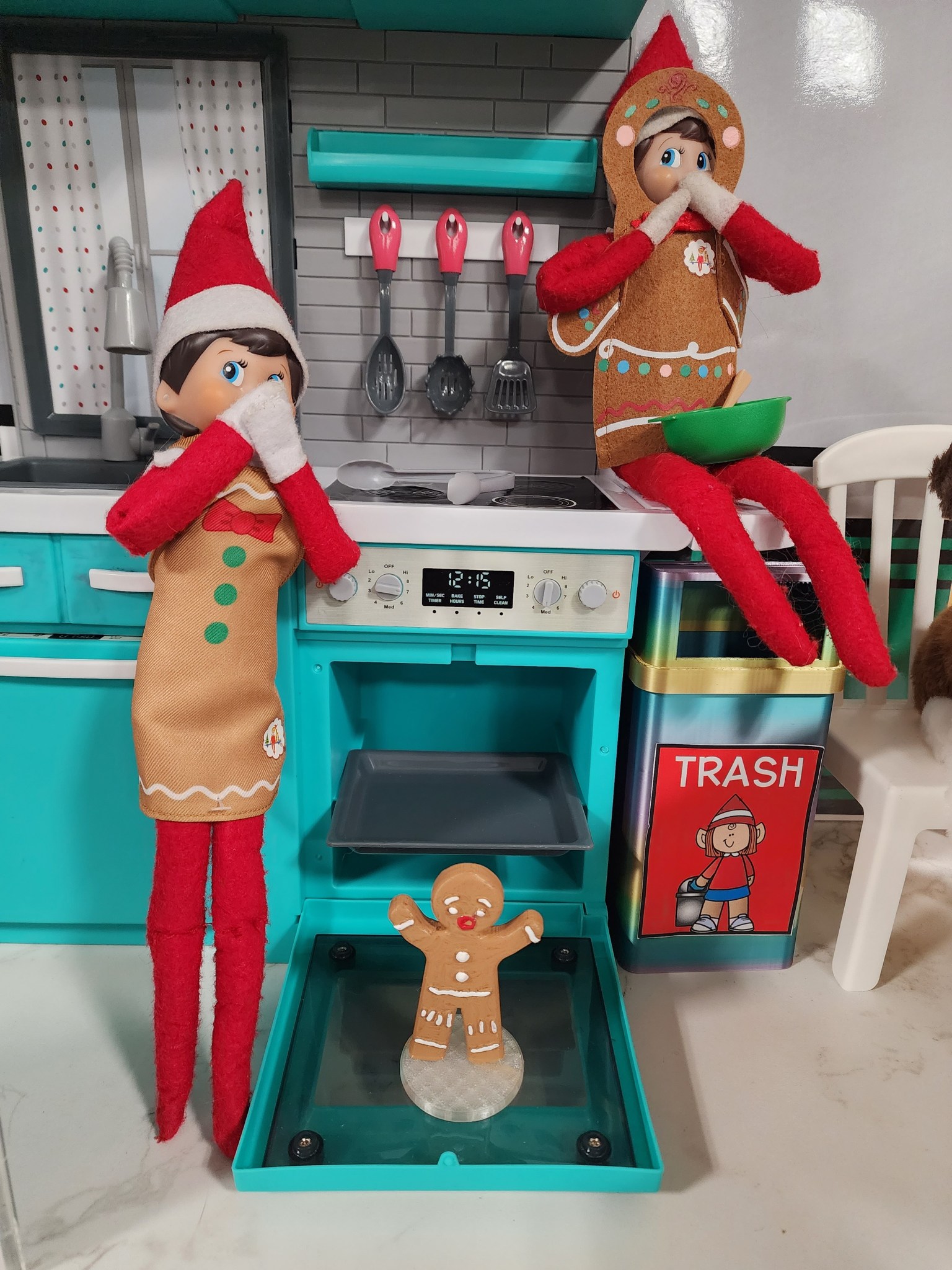 Gingerbread Printable Poster and Props FREEBIE – Elf Day 22
